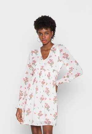 Kjoler på nett | Dame | Kjøp ny kjole online | ZALANDO Norge - Side 2