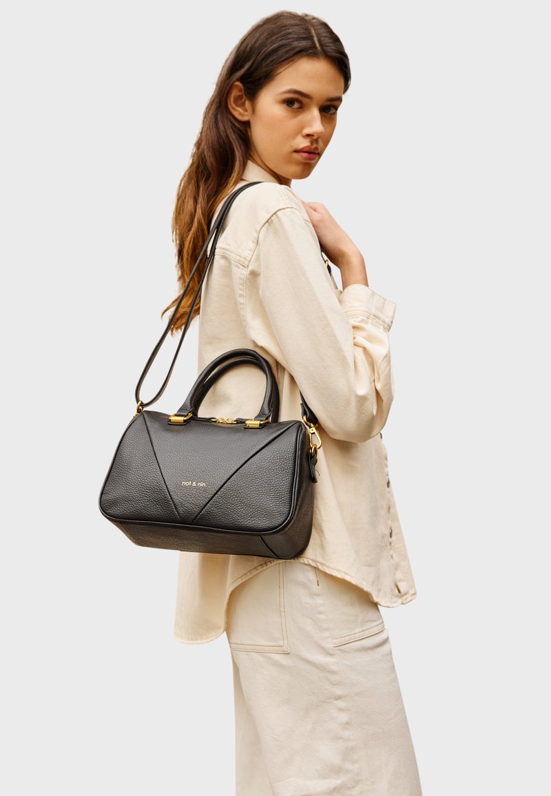 nat & nin STRIKE - Sac à main - black/noir - ZALANDO.FR