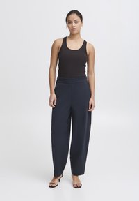 ICHI HKATE BARREL - Trousers - total eclipse/dark blue - Zalando