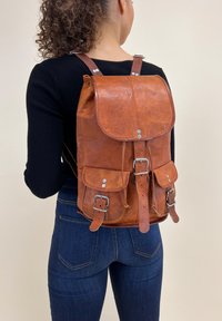 Gusti Leder GARY 13" - Ryggsäck - brown/brun - Zalando.se