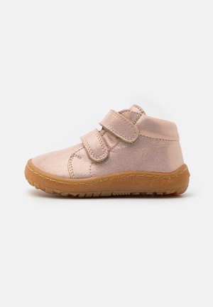 Kickers SOSTANKRO - Chaussures à scratch - rose clair metal/rose clair ...