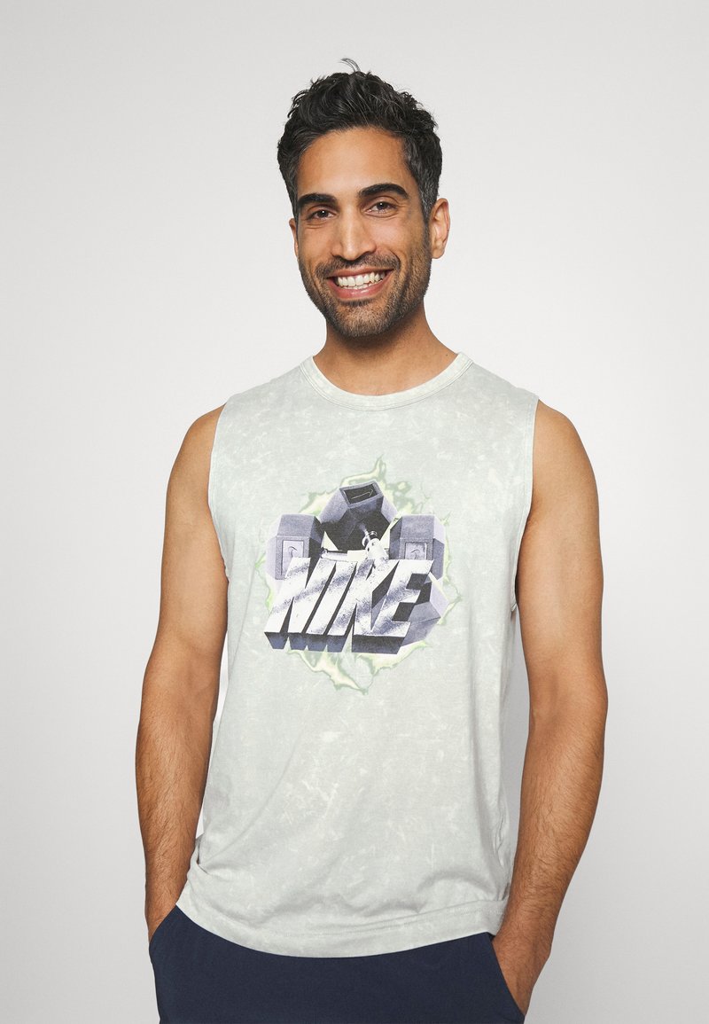 Nike Performance VINTAGE MUSCLE - Top - light iron ore/gris - Zalando.es