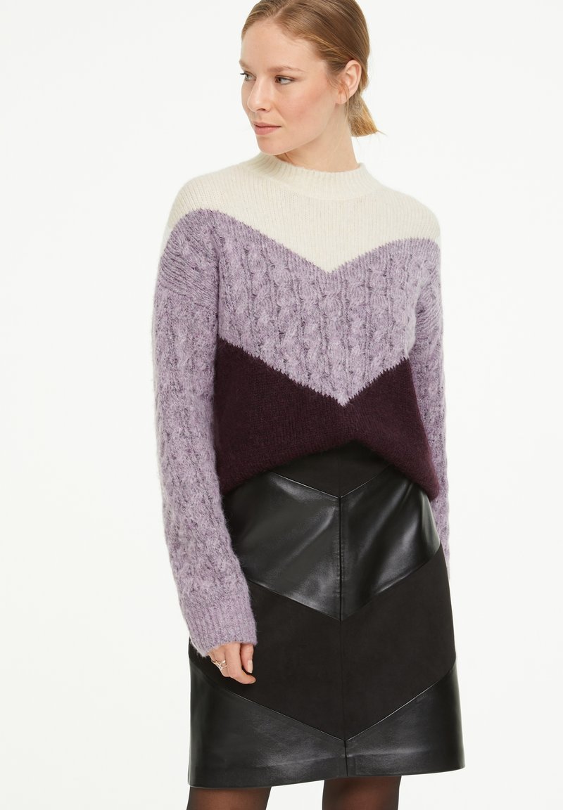comma casual identity Strickpullover - dark lilac colorblock knit/lila ...