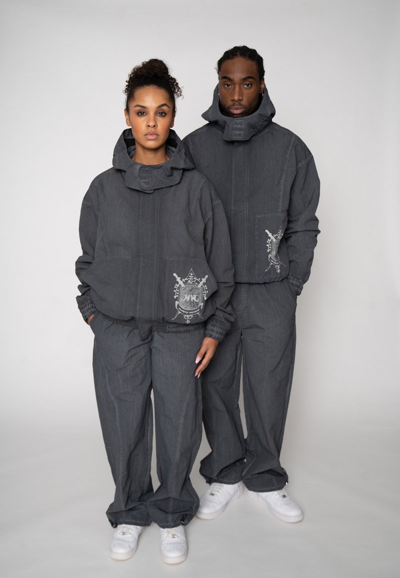 Multiply Apparel PARACHUTE TROOPER - Tracksuit bottoms - gargoyle/grey ...