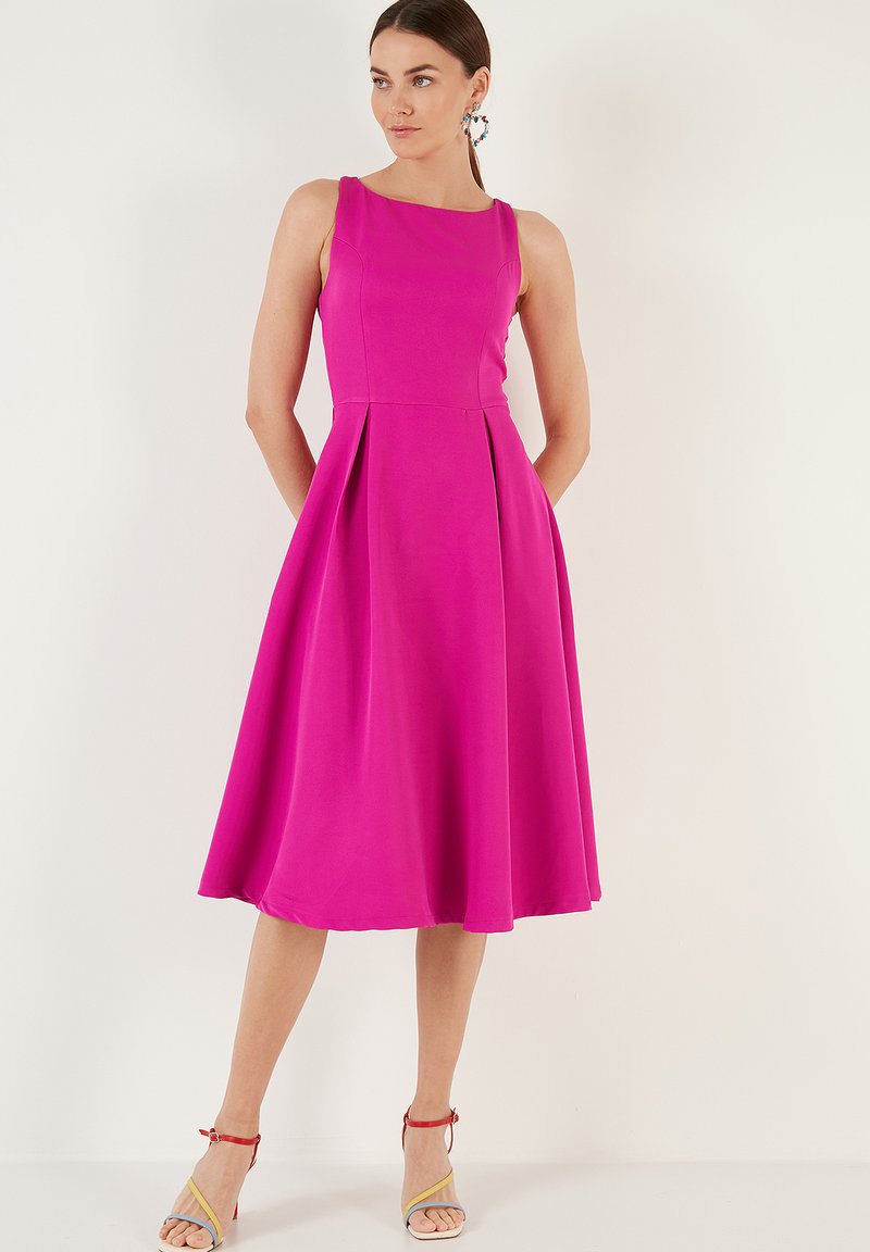 LELA CREW NECK PLEATED MIDI - Robe de jour - fuchsia/rose clair ...