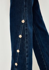 adL BUTTONED - Flared Jeans - blue/blauw - Zalando.be