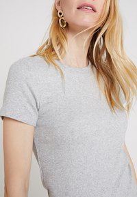 GAP Jednoduché tričko - grey/šedá - (Pre-owned) - Zalando.cz