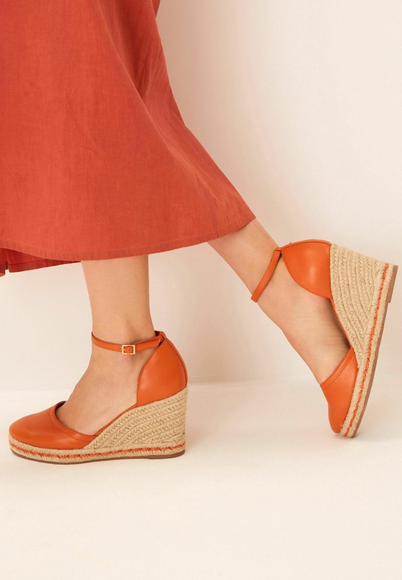 Next FOREVER COMFORTÂ® CLOSED TOE HIGH WEDGES - Keilpumps - orange ...