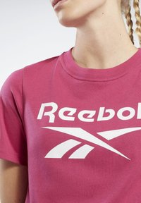 Reebok IDENTITY - T-Shirt print - semi proud pink/white/pink - Zalando.de