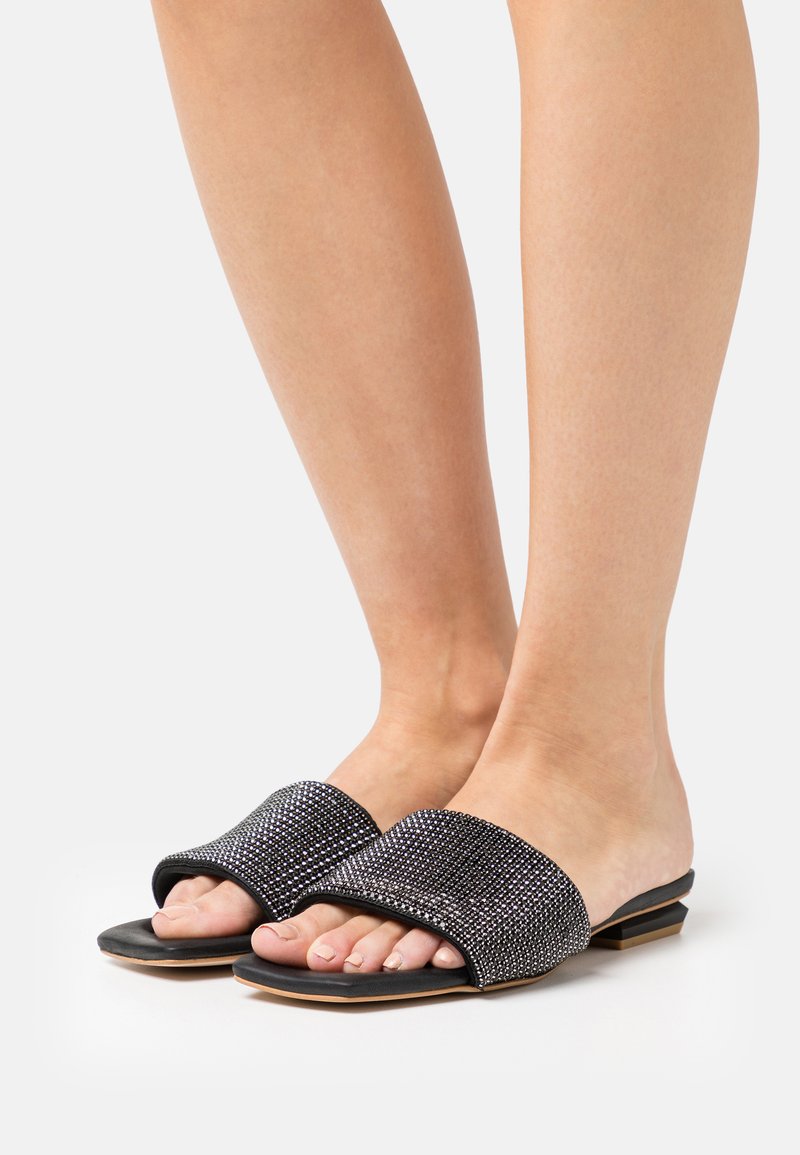 ÁNGEL ALARCÓN Mules - black - Zalando