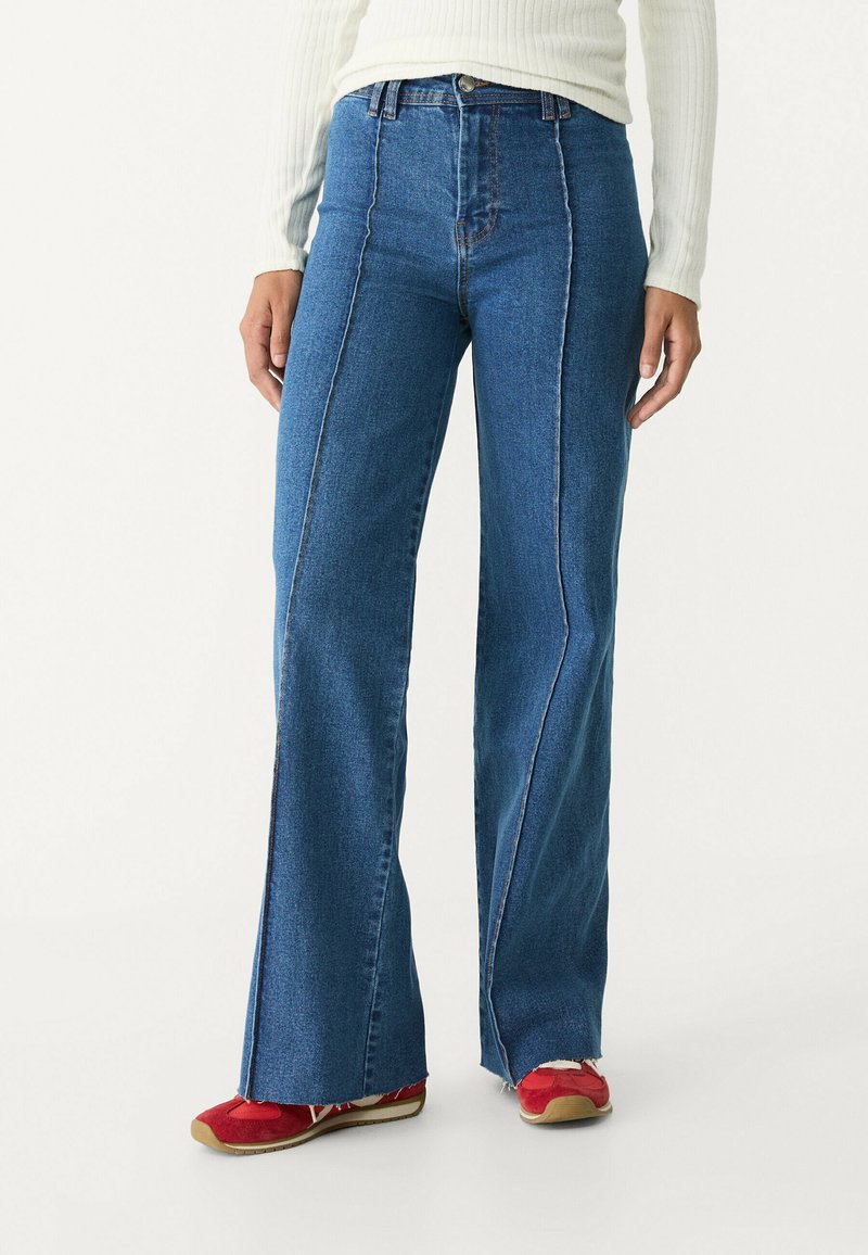 Stradivarius MINIMALIST WITH SEAMS - Jean flare - blue denim/denim bleu ...