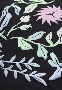 Jordan JORDAN PUFF FLORAL - Triko s potiskem - black/černá - Zalando.cz
