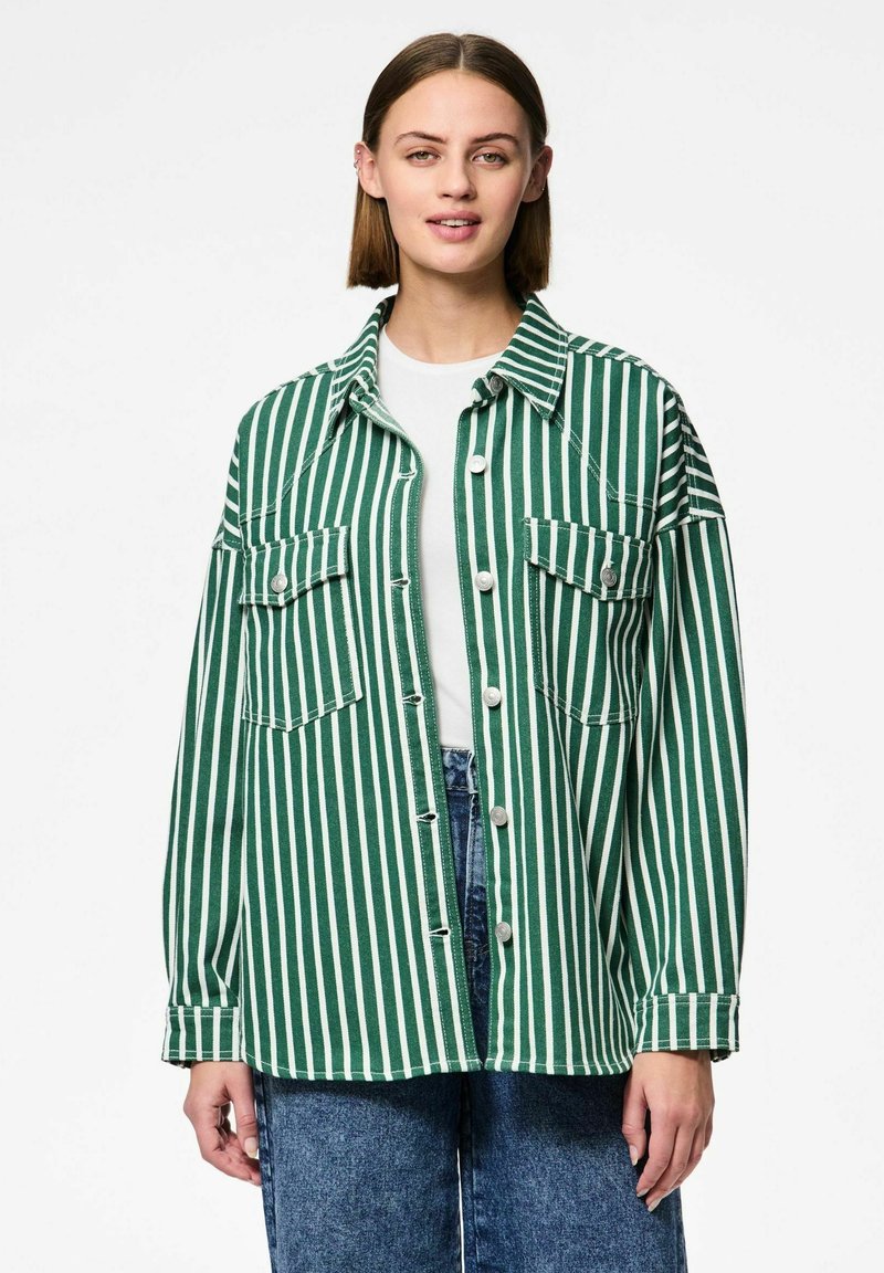Pieces NICOLINE - Denim jacket - hunter green/green - Zalando