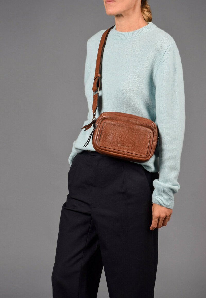The Bagging Co POCKET SMALL - Sac bandoulière - Brown leather/marron ...