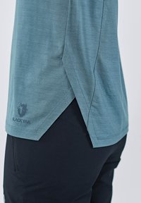 BlackYak MEWATI - T-Shirt basic - goblin blue/blau - Zalando.de