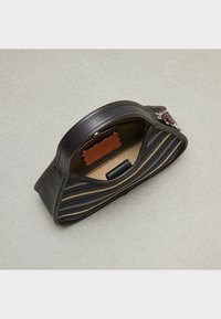 Coach COACHTOPIA - UPCRAFTED ZIPPER ERGO UNISEX - Handtasche - black ...