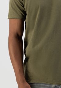 Dstrezzed MC QUEEN - T-shirt basic - army green/groen - Zalando.nl