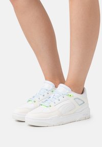 Puma SLIPSTREAM - Sneaker low - white/warm white/weiß - Zalando.ch