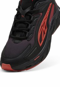 Puma EXOTEK NITRO ENERGY - Sneakers - black-active red/svart - Zalando.se