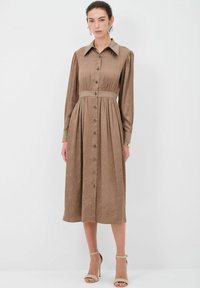 adL WITH GATHERED DETAIL - Shirt dress - mink/brown - Zalando
