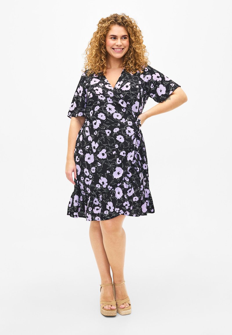 Zizzi FLORAL WRAP WITH SHORT SLEEVES - Day dress - black flower aop ...