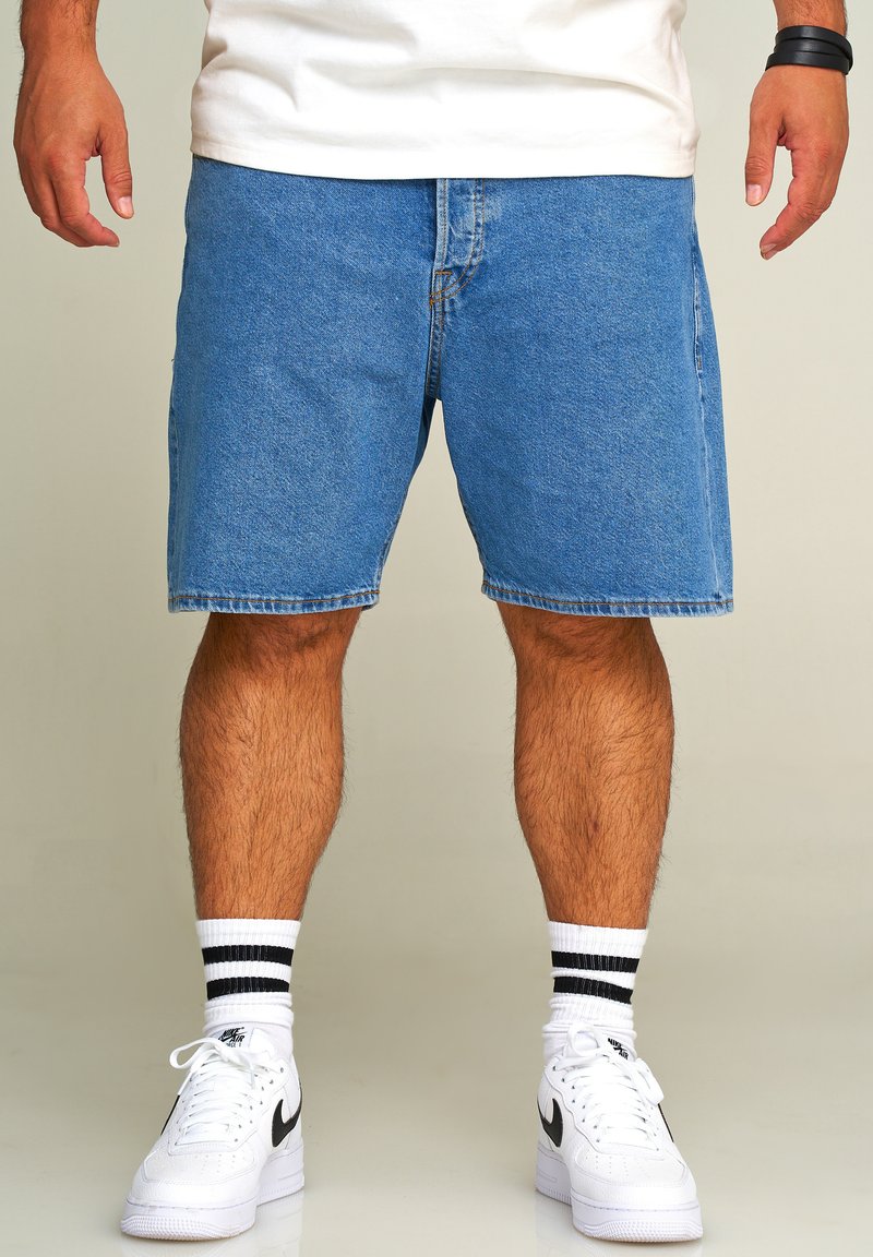 Jack & Jones ITONY INFINITY - Jeans Shorts - light blue denim/light ...