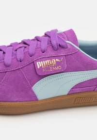 Puma PALERMO UNISEX - Tenisky - ultraviolet/turquoise surf/gold/lila ...