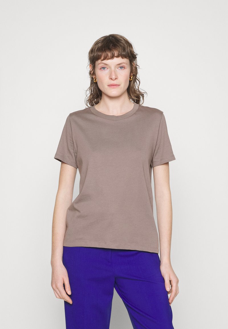 Calvin Klein MICRO LOGO - T-Shirt basic - desert brown/braun - Zalando.de