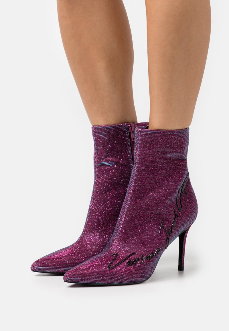 Versace Jeans Couture Botine clasice - plum/vișiniu - Zalando.ro
