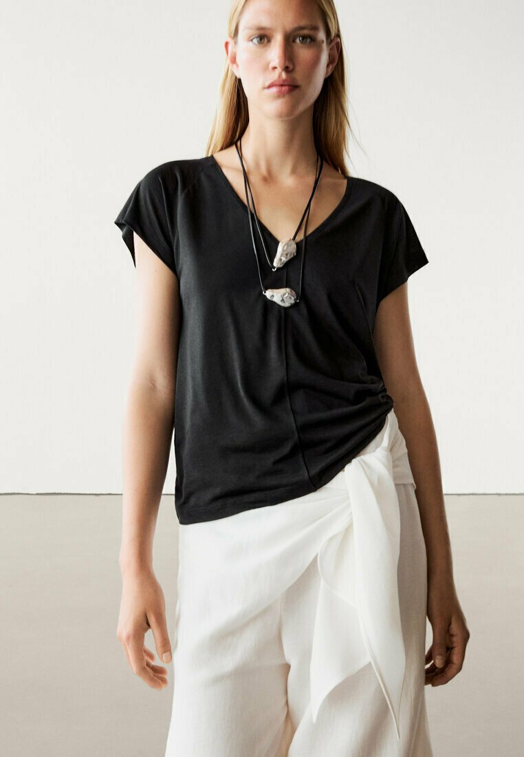 Massimo Dutti WITH SHORT RAGLAN SLEEVES - T-Shirt basic - black/schwarz ...