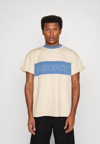 Night Addict UNISEX - T-Shirt print - cream/offwhite - Zalando.de