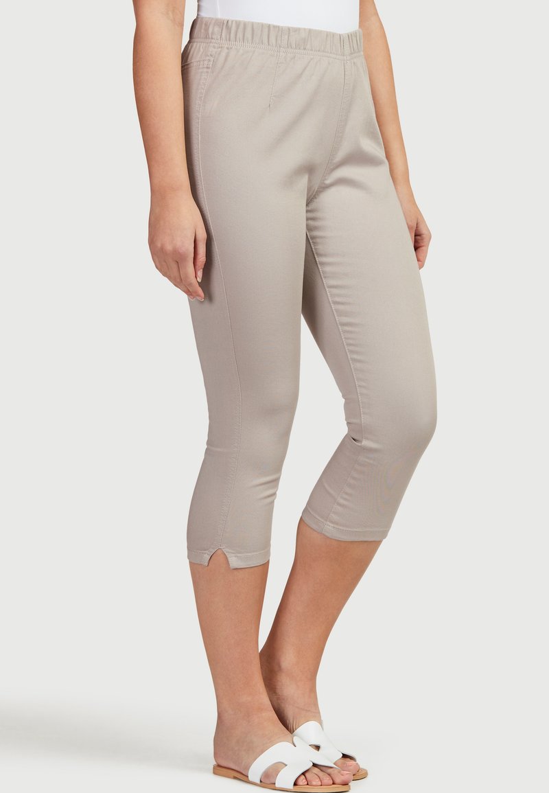 Cellbes of Sweden COMFORTABLE CAPRI - Shorts - beige - Zalando.at