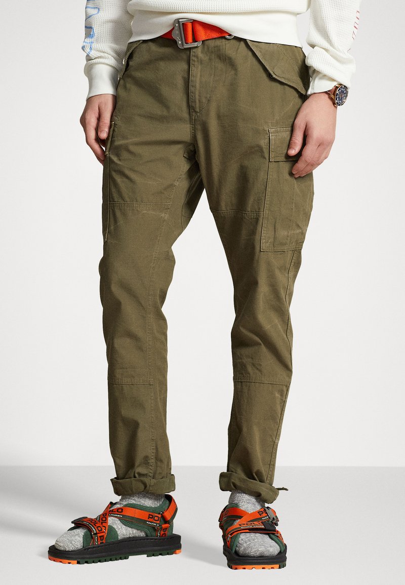 Polo Ralph Lauren SLIM FIT CANVAS CARGO PANTS - Cargohose - british olive/oliv - Zalando.de