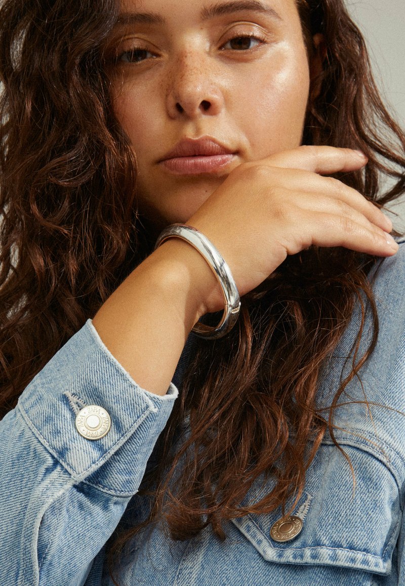 Pilgrim BE CHUNKY BANGLE - Bracelet - silver plated/argenté - ZALANDO.FR