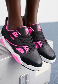 Fila CASIM - Sneakers basse - black/sugar plum/nero - Zalando.it