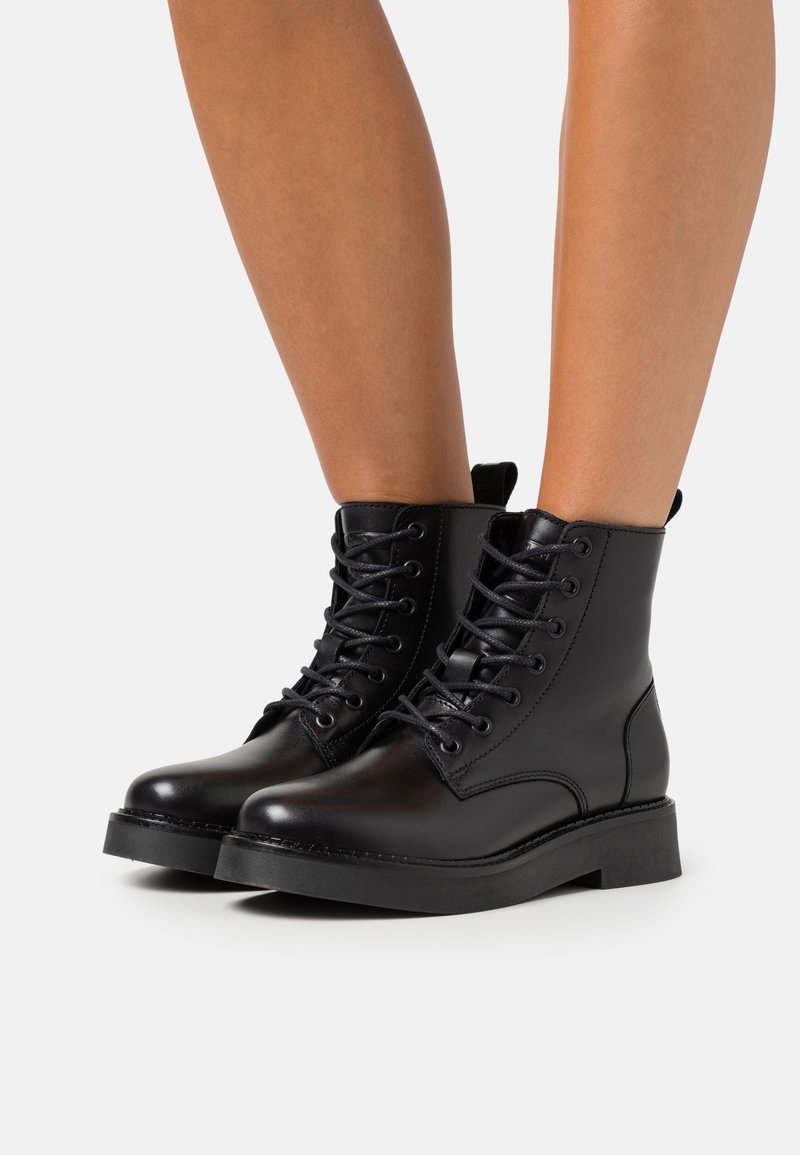 Tommy Jeans LACE UP FLAT BOOT - Platform ankle boots - black - Zalando.co.uk