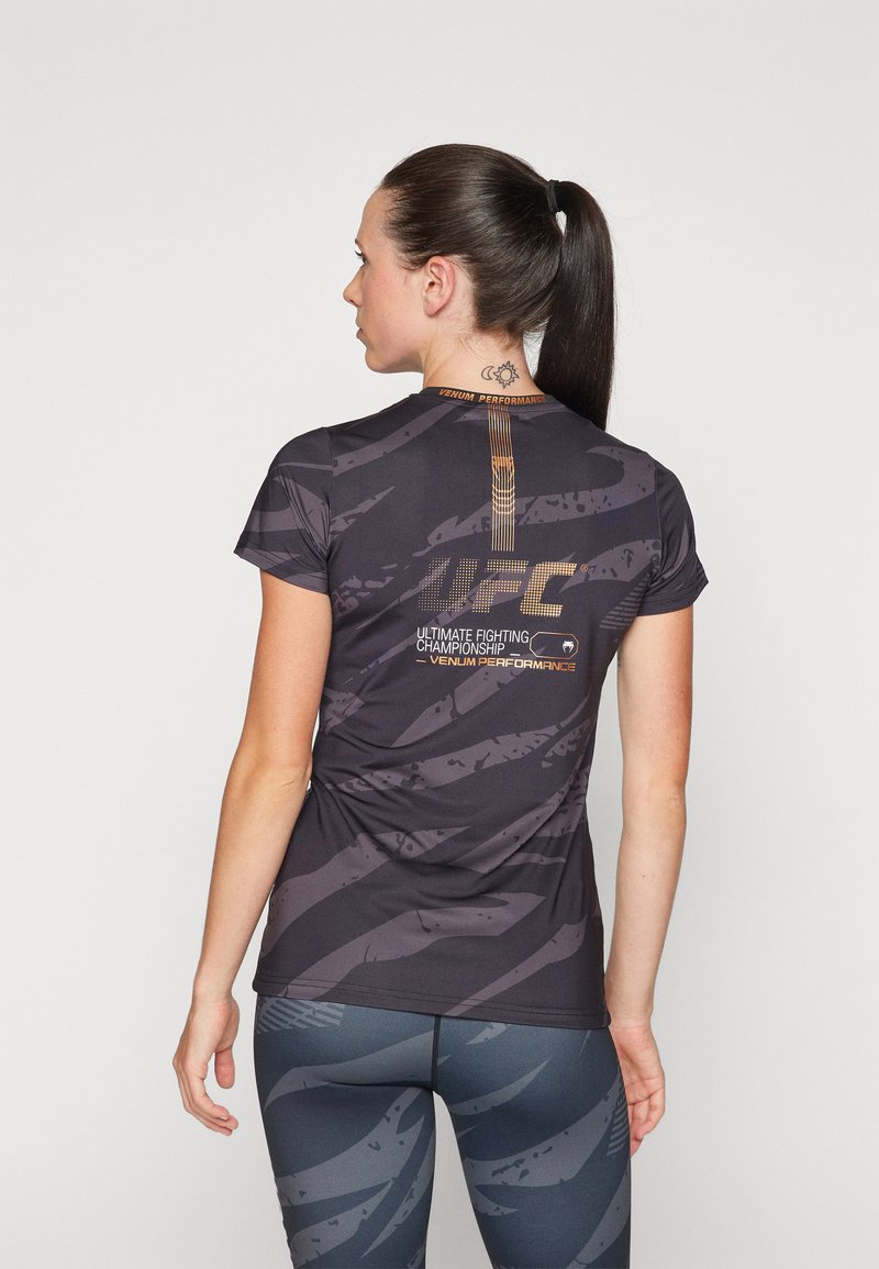 Venum UFC FIGHT WEEK - Sports T-shirt - black - Zalando.ie