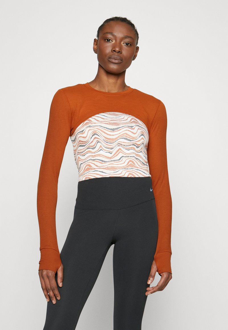 Nike Performance LUXE SHRUG - Långärmad tröja - dark russet/brun ...