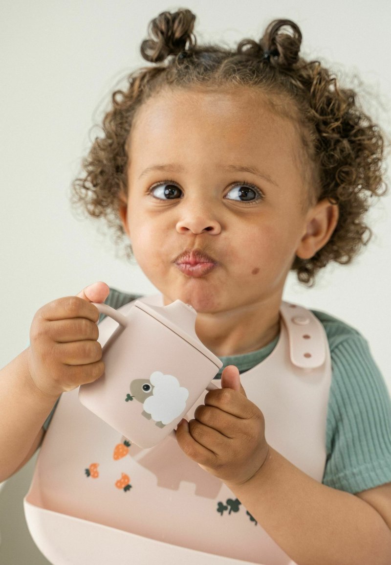 Done By Deer SPOUT HANDLE TINY FARM - Lasten mukit - powder/roosa ...