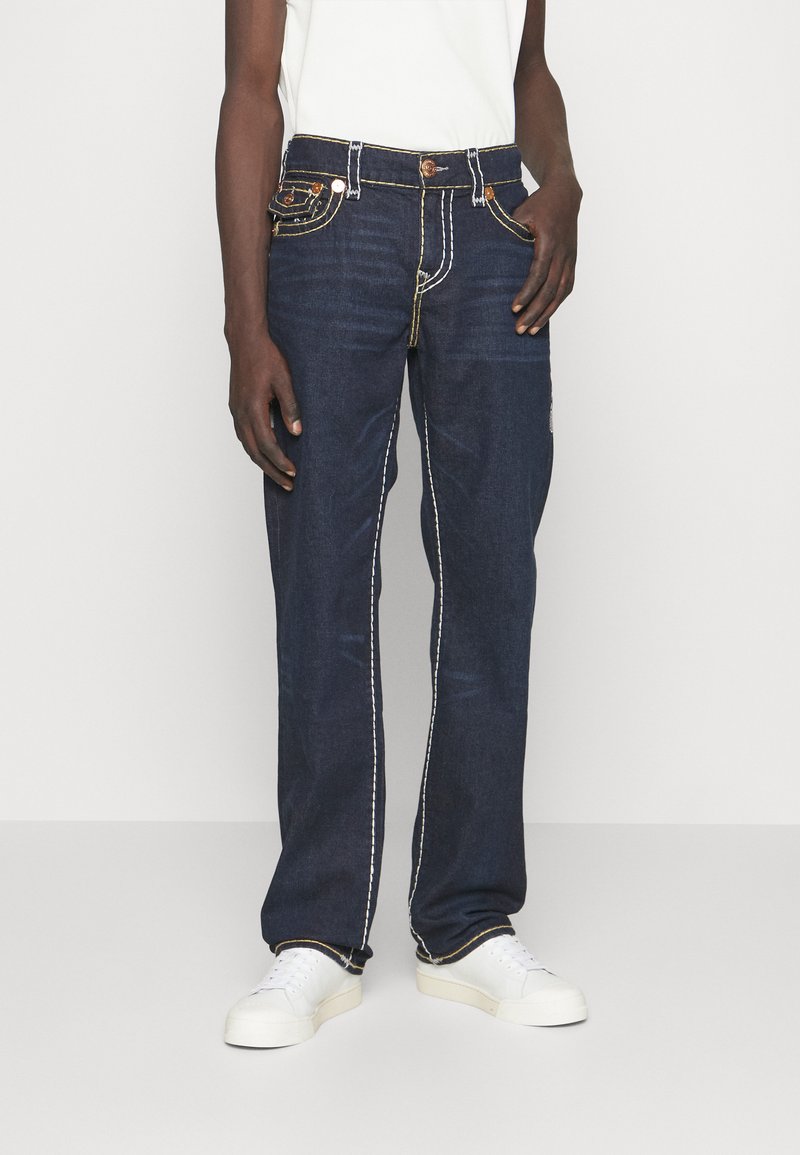 True Religion RICKY WITH FLAP - Džíny Straight Fit - whiskbroom dark ...