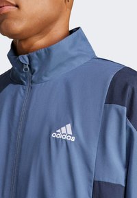 adidas Sportswear SPORTSWEAR COLORBLOCK - Träningsset - preloved ink ...