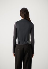 HUGO AUMARA - Vest - grey/grå - Zalando.dk