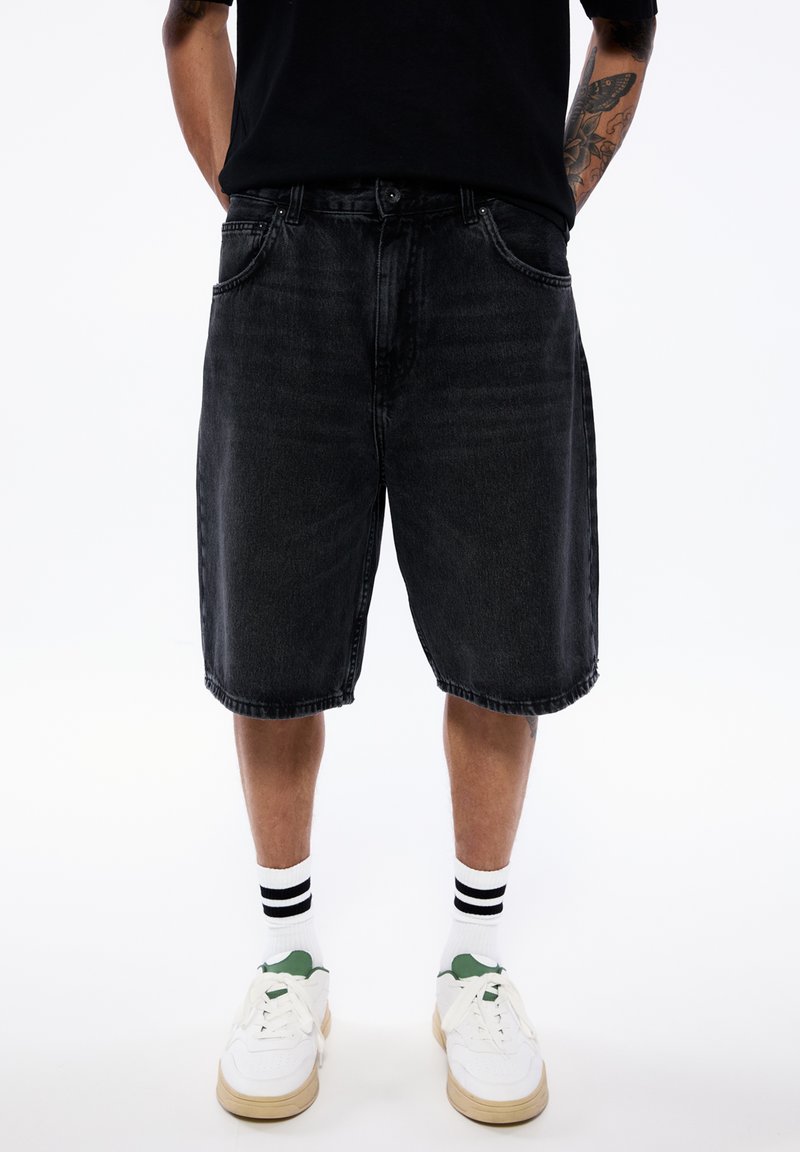 PULL&BEAR STWD BAGGY BERMUDA - Shorts di jeans - black denim/nero denim ...