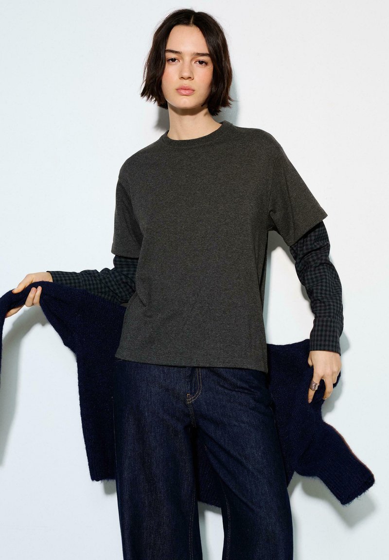 PULL&BEAR DOUBLE SLEEVE CHECKED - Hosszú ujjú felső - dark grey ...