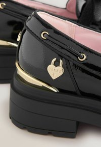 Baker by Ted Baker REGULAR FIT - BACK TO SCHOOL PATENT CHUNKY BOAT SHOE ...