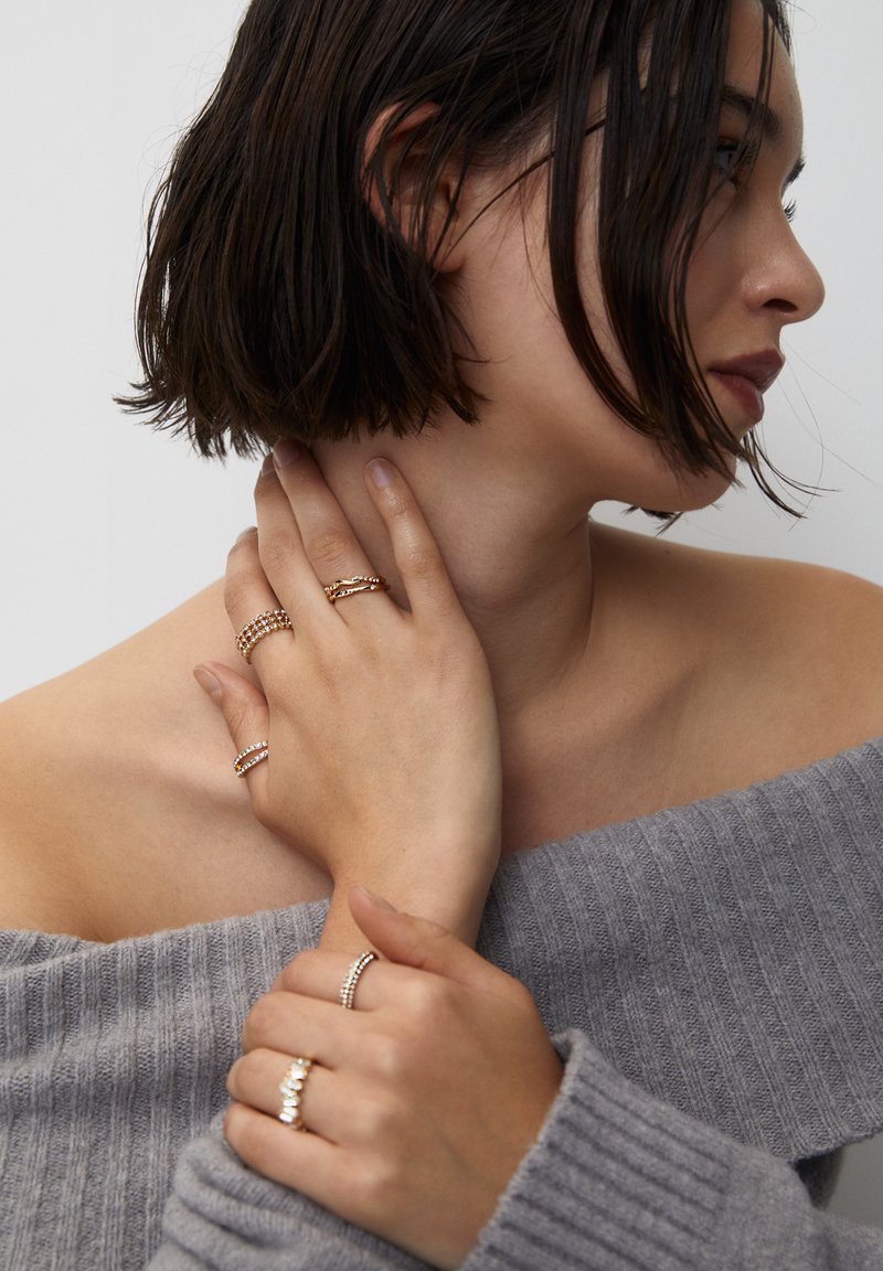 PULL&BEAR RHINESTONE PACK OF - Ring - gold coloured/goldfarben - Zalando.at