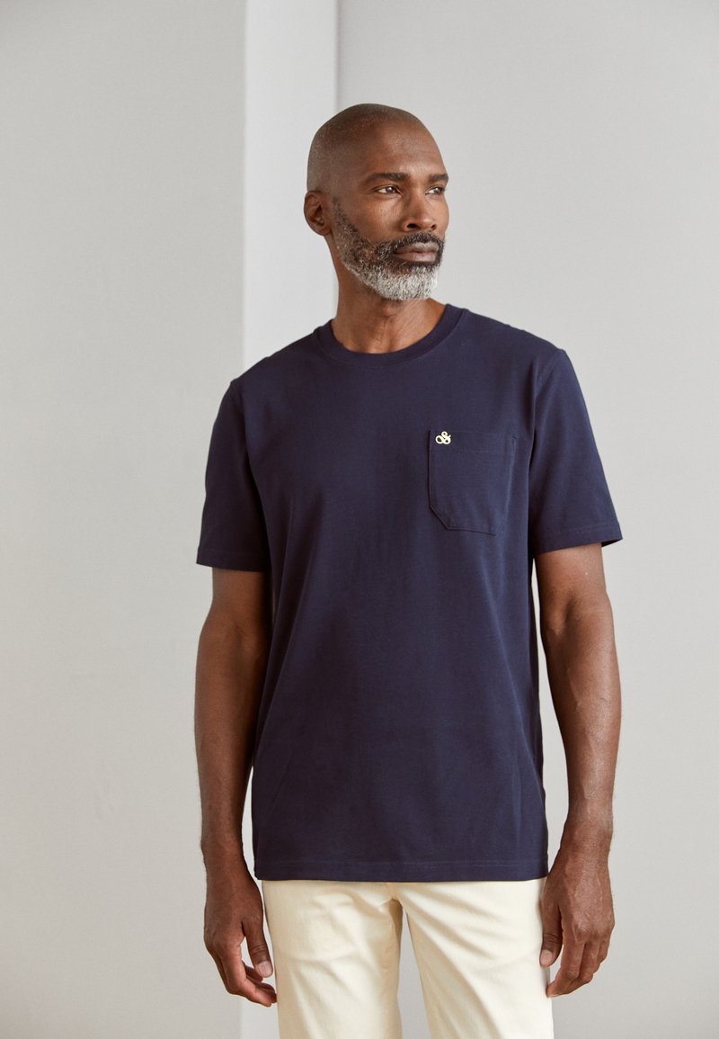 Scotch & Soda CHEST POCKET - Basic T-shirt - night/dark blue - Zalando ...