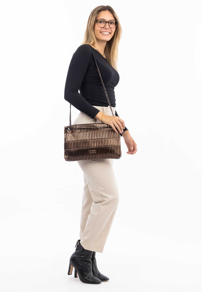SURI FREY SFY GABY - Across body bag - bronze/bronze - Zalando.ie