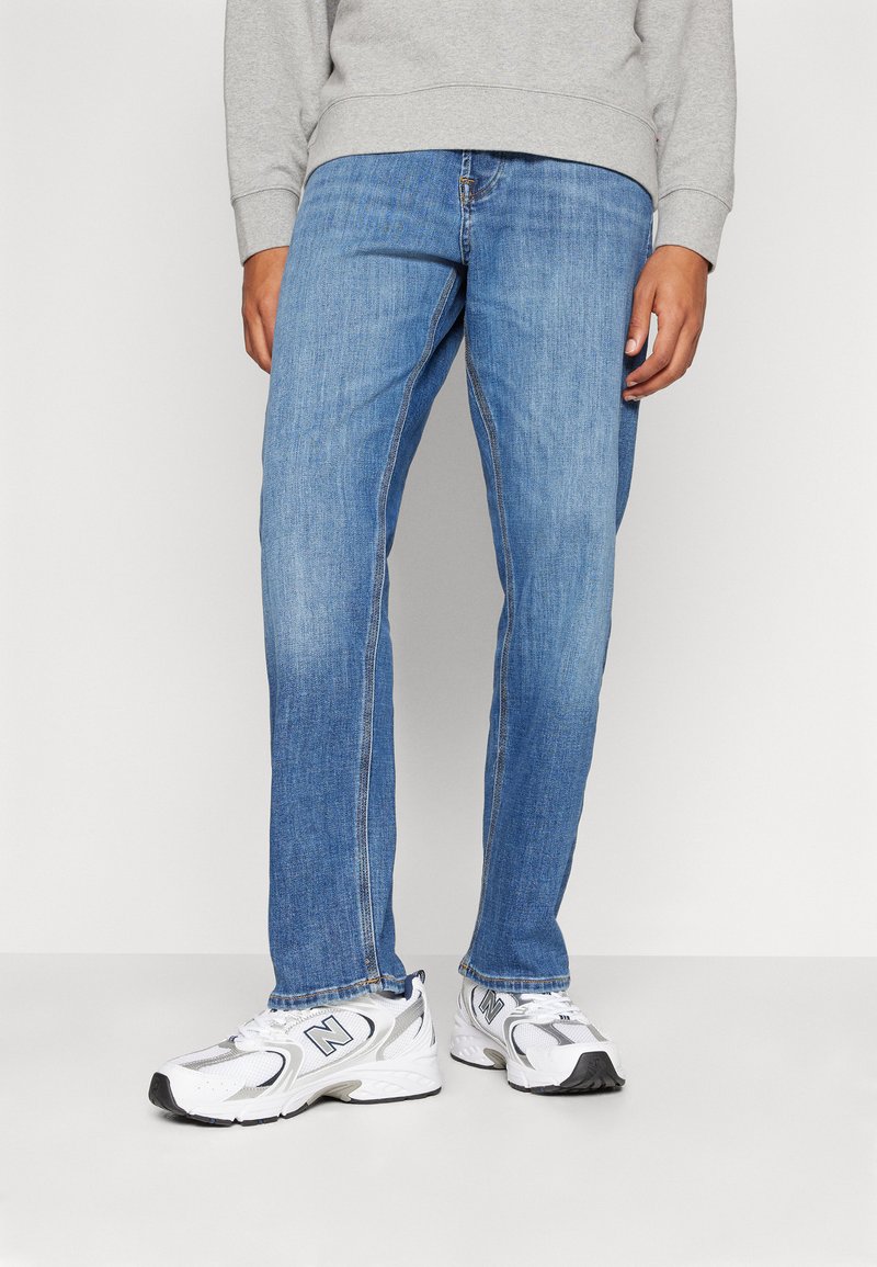 Jack & Jones JJICHRIS JJWOOD GE 415 - Jeansy Relaxed Fit - Zalando.pl