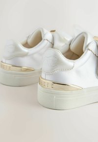 Baker by Ted Baker REGULAR FIT - ORGANZA BOW - Zapatos de bebé - ivory ...